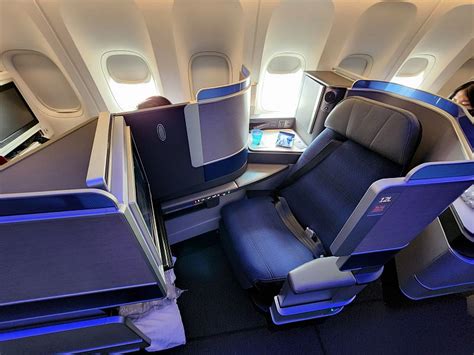 Best Seats On United Polaris Business Classroom Party Desks In London