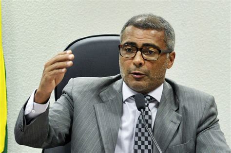 Romário é internado às pressas no Rio para tratar infecção