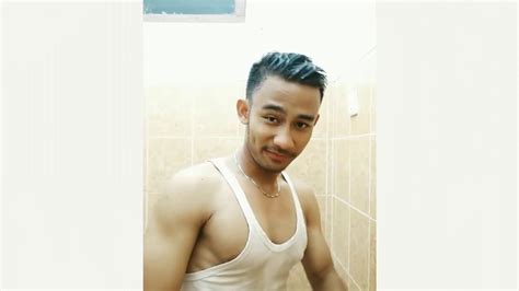 HOT Brondong Ganteng Berbadan Kekar Pamer Otot Di Kamar Mandi YouTube