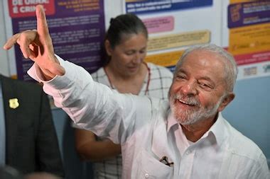 Lula vota em São Bernardo do Campo e afirma Hoje é o dia mais