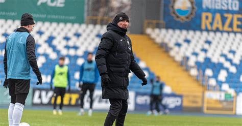 Stal Mielec walczy z czasem Hiszpan liczy na debiut Przegląd