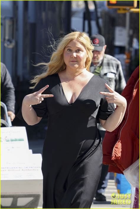 Amy Schumer Films Kinda Pregnant In New York After Revealing Cushing Syndrome Diagnosis Photo