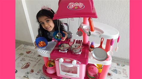 kiz oyunları arin oyuncak mutfağında yemek hazırlıyor eğlenceli çocuk