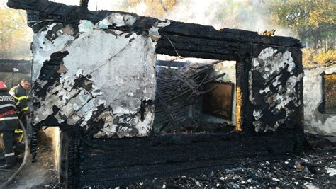 Un B Rbat De Ani A Ars De Viu Ntr Un Incendiu La O Locuin Din