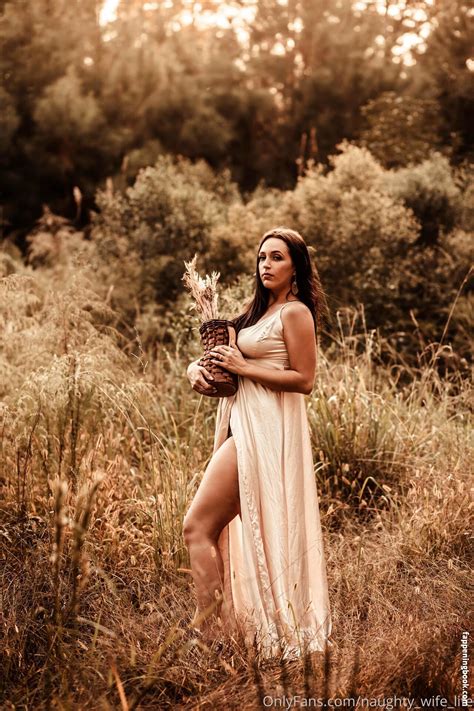 Naughty Wife Life Nude OnlyFans Leaks Fappedia