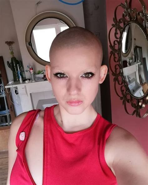 Bald Lady Smooth Glatt Rasiert Glatze Rasieren Kahle Frauen