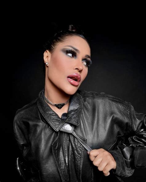 Flay lança álbum e fala pela primeira vez sobre abuso sexual que sofreu
