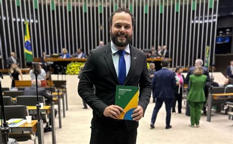 Ulisses Guimarães assume mandato de deputado federal Notícias de