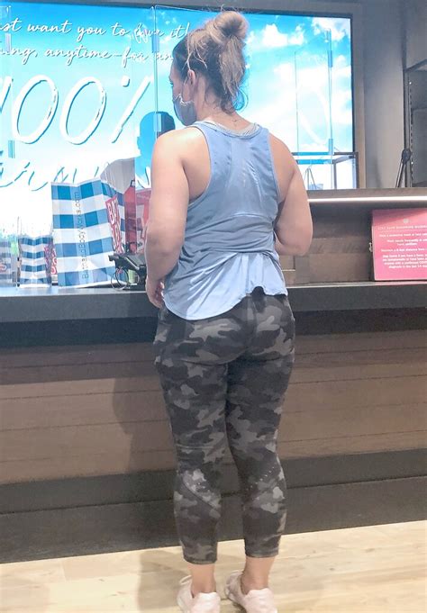 She DEFINITELY Squats BBQ Fed MILF Spandex Leggings Yoga Pants