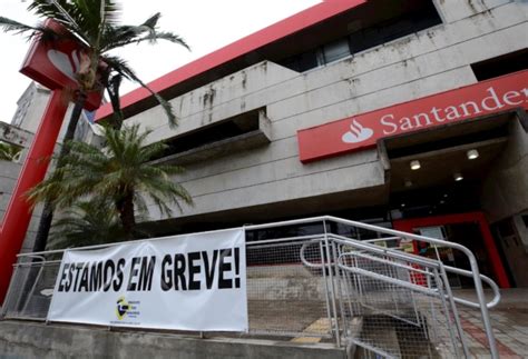Bancários entram em greve por tempo indeterminado