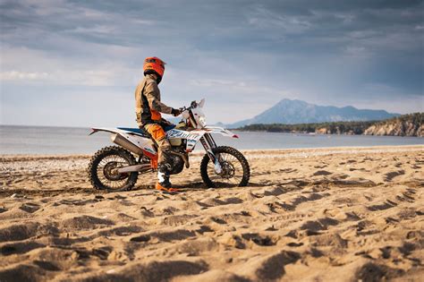 Motorrad Vergleich KTM 500 EXC F SIX DAYS 2024 Vs KTM 500 EXC F 2025