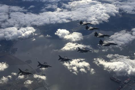 Südkoreas Kampfjet Slam Eagle im Vergleich zu Nordkoreas