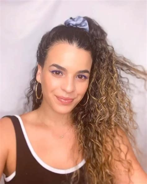 30 Striking Prom Hairstyles To Elevate Your Look Artofit