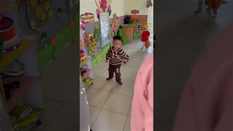 Ngày đầu tiên đi học mũ vàng nghịch ngợm rất là hài hước YouTube