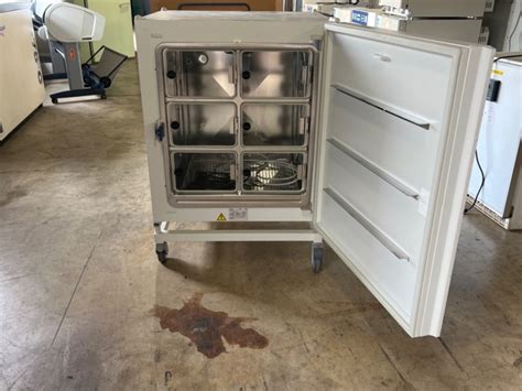 Thermo Scientific HERACell 240i CO2 Incubator For Sale