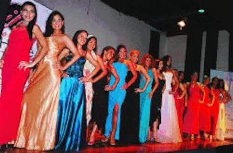 16 lindas ticas compiten por una corona La Nación