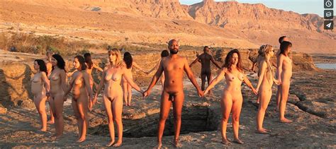 Exposition Naturelle Groupes Naturistes Sur Le Rivage