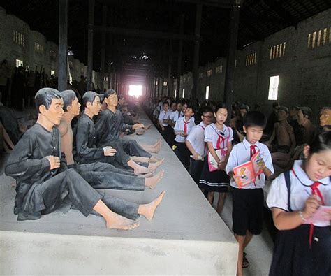 Tham quan nhà tù Phú Lợi Trường Tiểu học Phú Mỹ Thành phố Thủ Dầu Một