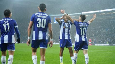 Eis os onzes oficiais do Vitória SC x FC Porto para a Taça de Portugal