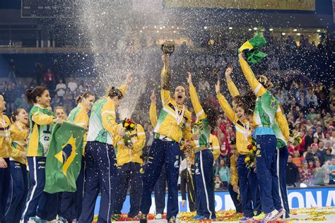 Brasil celebra dez anos de título mundial de handebol O seu site de
