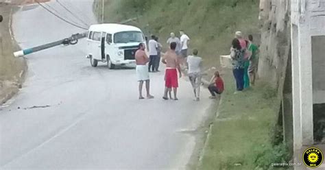 Motorista perde controle de veículo ao desviar da Cratera do Rio do