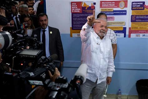 Lula vota em São Bernardo do Campo Que a gente possa ser civilizado