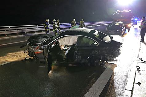 A Memmingen Berkheim Schwerer Unfall Durch Aquaplaning Drei