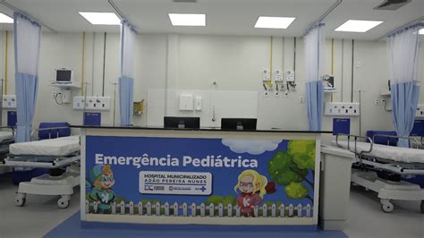 Após a entrega dos novos espaços do HMAPN o governador e a comitiva de