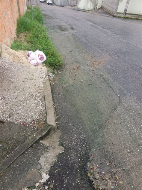 Moradores Do Primeiro De Maio Sofrem Transtornos Por Causa De Esgoto A