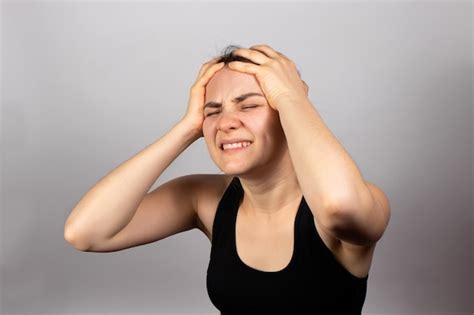 La Mujer Sufre De Dolores De Cabeza Foto Premium
