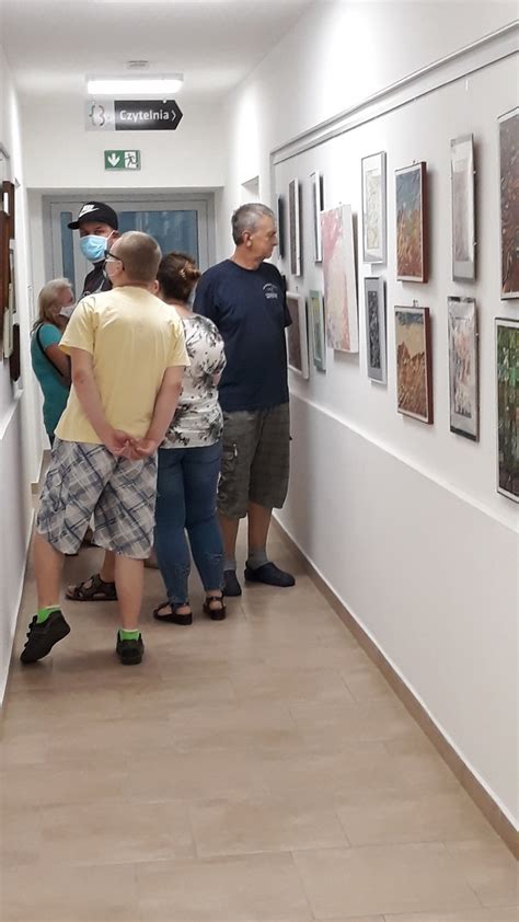 Zwiedzanie Wystawy Malarstwa Teresy Przydatek MGBP W Poniatowej