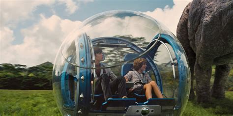 New Jurassic World Images Featuring Chris Pratt And Bryce Dallas Howard