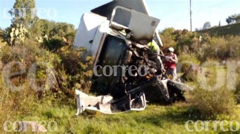 Aparatoso accidente deja muerto al conductor de un tráiler en San José