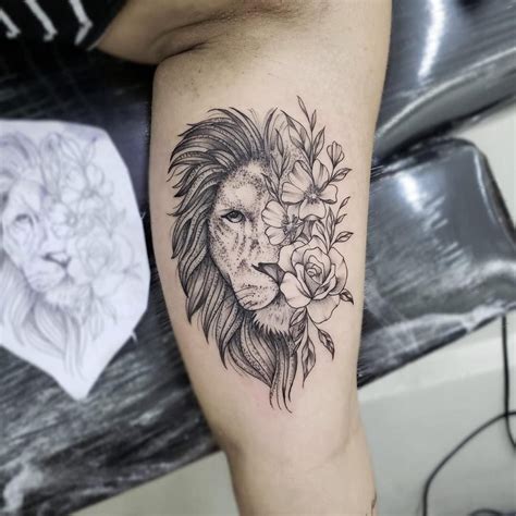 Conheça a Tatuadora Mariainktattoo Especialista em Fine line linhas