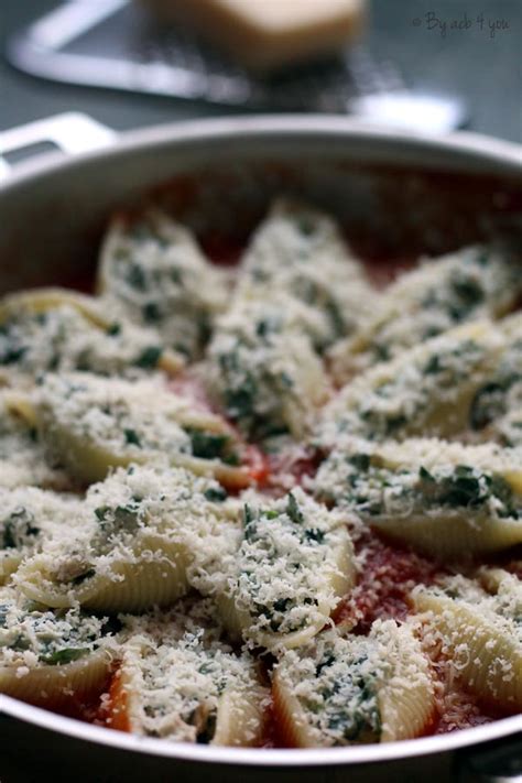 Conchiglioni thon et épinards sauce tomate et parmesan
