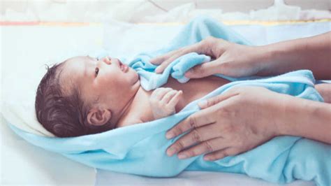 Higiene íntima del recién nacido consejos productos y qué evitar