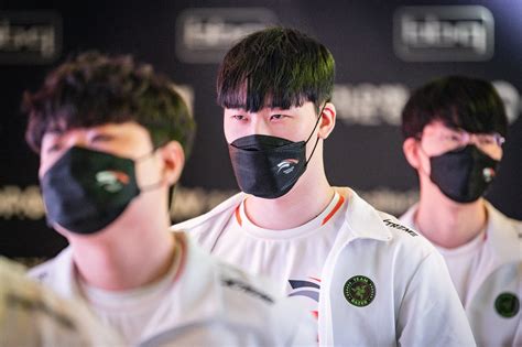 LCK Mùa Xuân 2023 HLV trưởng HLE thẳng thừng đáp trả lời chỉ trích