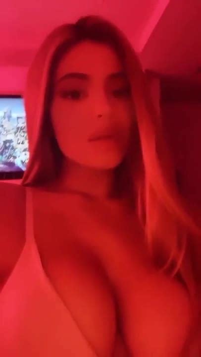 Kylie Jenner Sexy On Bedroom Go Tany Nude