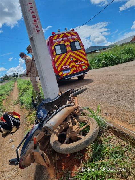 Motociclista Perde O Controle Colide Em Poste E Fica Ferido No Parque