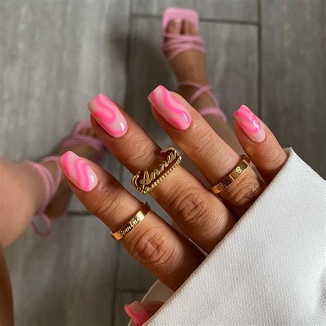 Pink Nails Perfect For Your Next Mani The Pink Brunette Summery