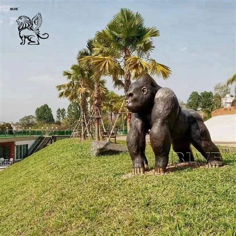 Blve Large Outdoor Garden Lifelike Famous Movie Art Metal Sculpture