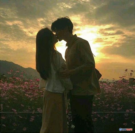 Tâm sự hình ảnh cặp đôi yêu nhau buồn về những tâm sự trong tình yêu