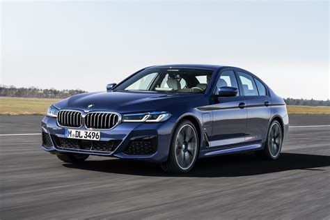 Redesenhado BMW Série 5 traz novas versões eletrificadas Auto Drive