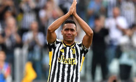 Alex Sandro ha deciso ecco dove giocherà l ex Juventus ilbianconero
