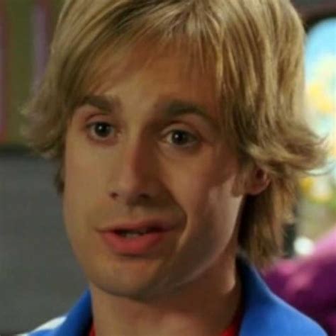 Ele completou 46 anos Veja como está o Fred do filme Scooby Doo