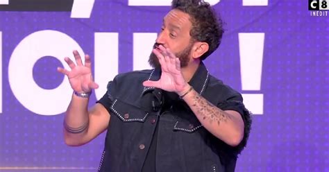 Cyril Hanouna reçoit les plus belles fesses du monde et valide