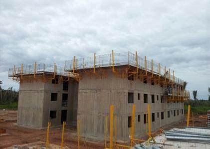 Quais são as etapas de montagem da plataforma de trabalho em uma fôrma