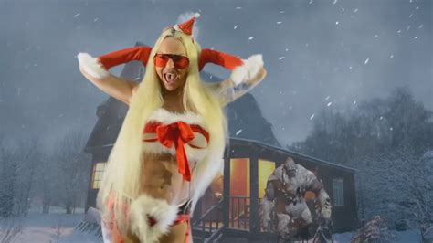 Leticia Sabater presenta su videoclip de Navidad Papá Noel lléname