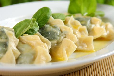 Pierogi Ze Szpinakiem I Serem Feta Przepis Zobacz Na Przepisy Pl