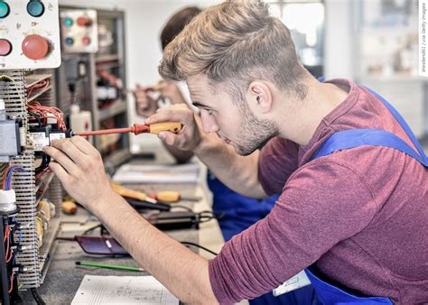 Ausbildung zum Elektroniker für Betriebstechnik m w d REHAU
